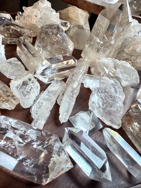 “24 Types of Clear Quartz and Their Meanings: The Ultimate Guide to ...